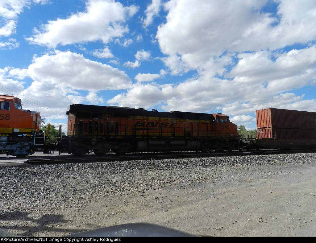BNSF 6746